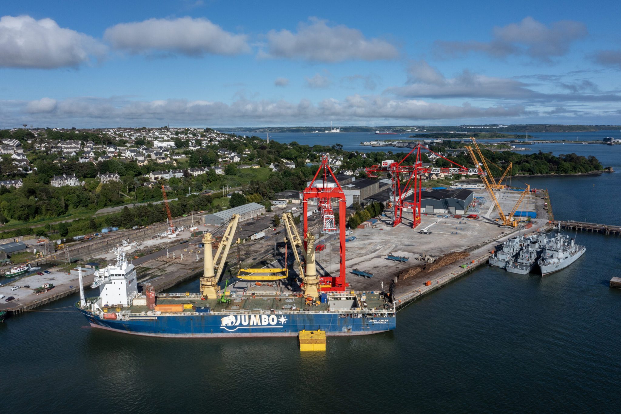 JSI Alliance successfully delivers two giant STS cranes from Cork to Greenock - JSI Alliance